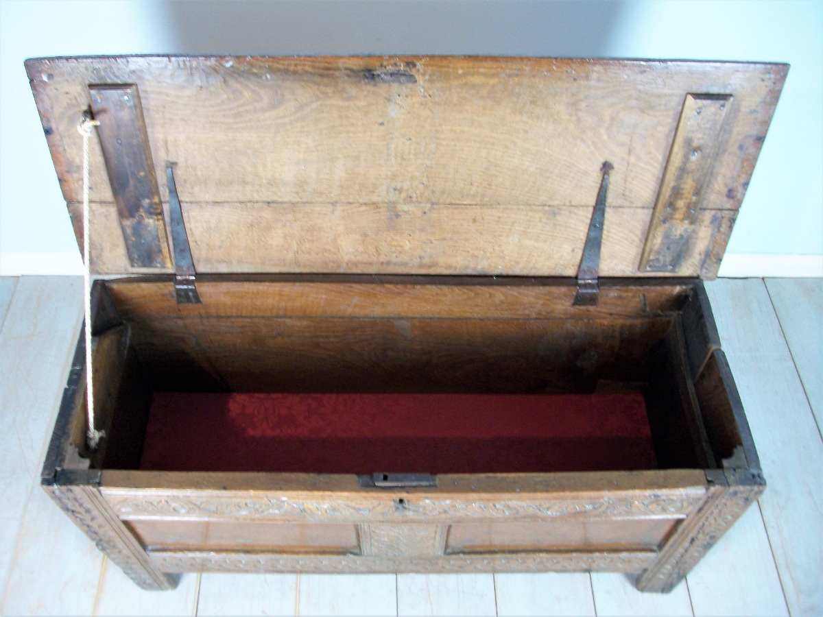 Small 17th century Oak Coffer