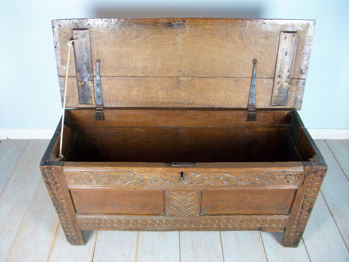 Small 17th century Oak Coffer