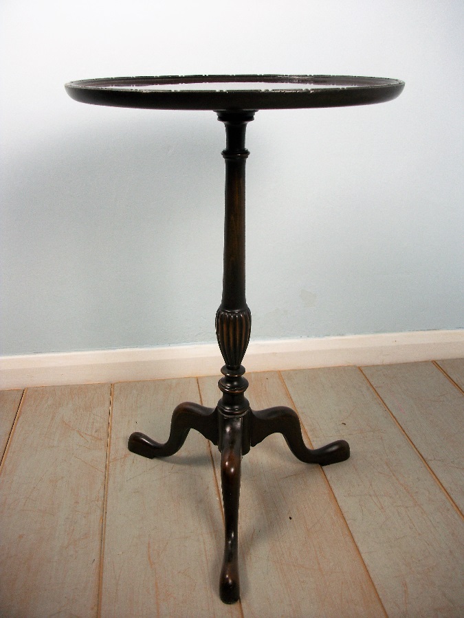 Mahogany Dish Top Tripod Round Wine Table