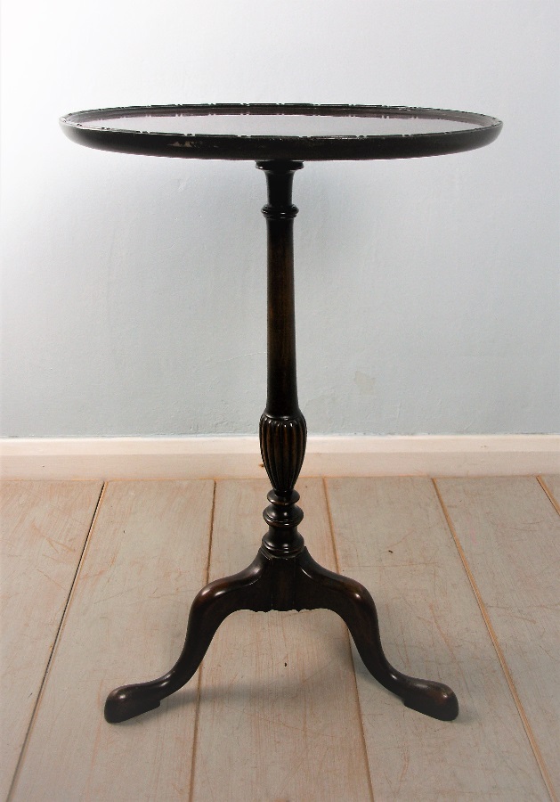 Mahogany Dish Top Tripod Round Wine Table