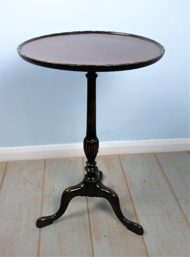 Mahogany Dish Top Tripod Round Wine Table